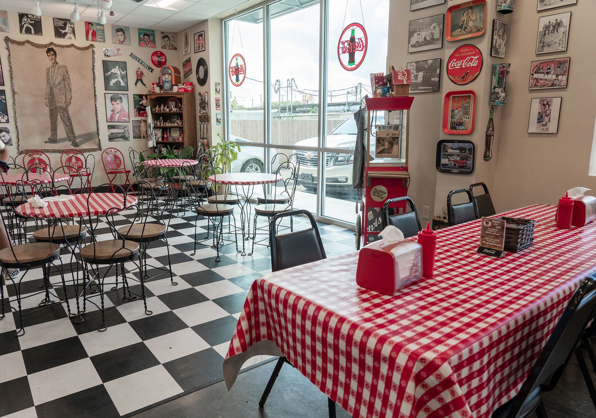 Custom Vinyl Table Covers & Rolls – Americo Vinyl & Fabric